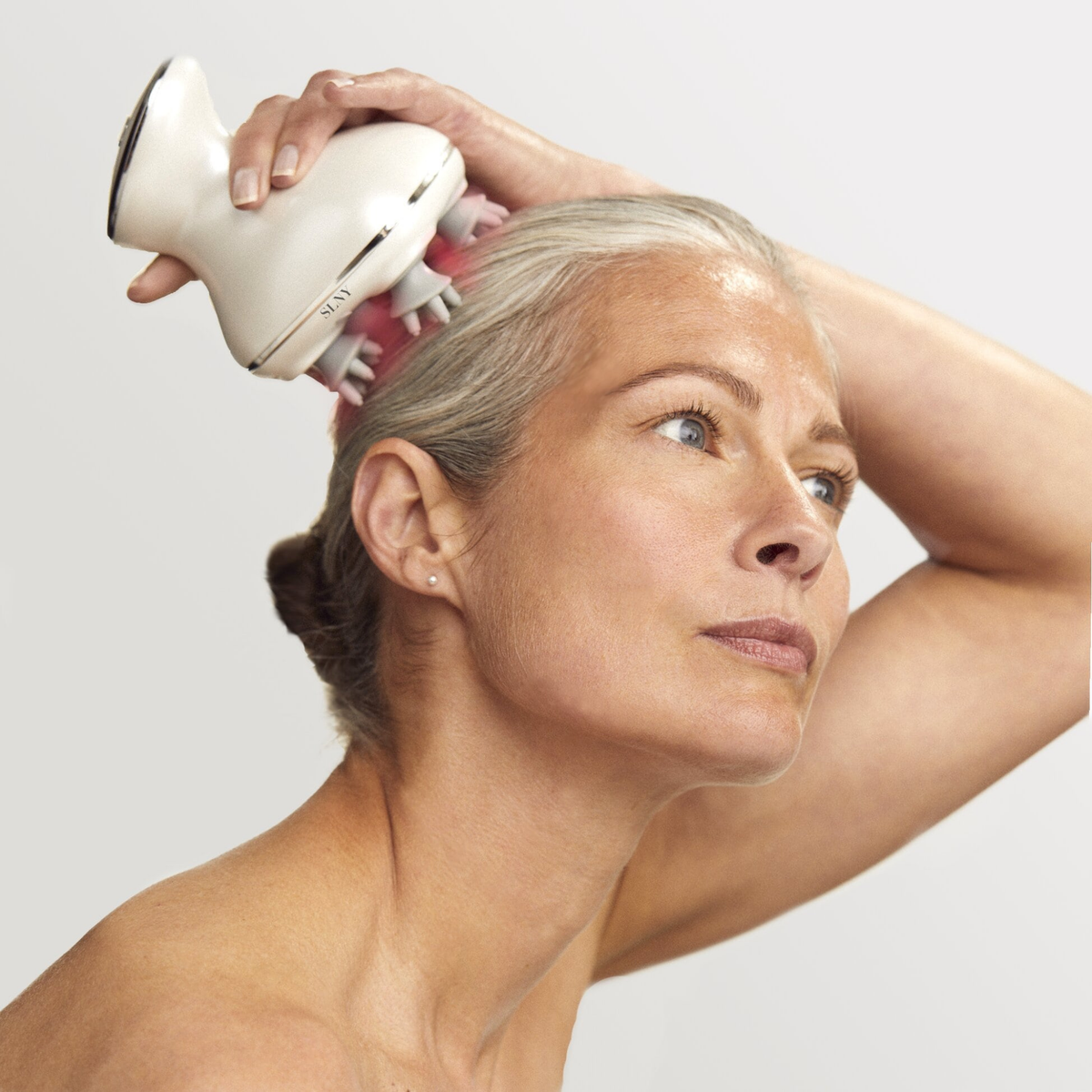 CLOUD NINE Red LED Hair Density and Growth-Stimulating Scalp Massager ...